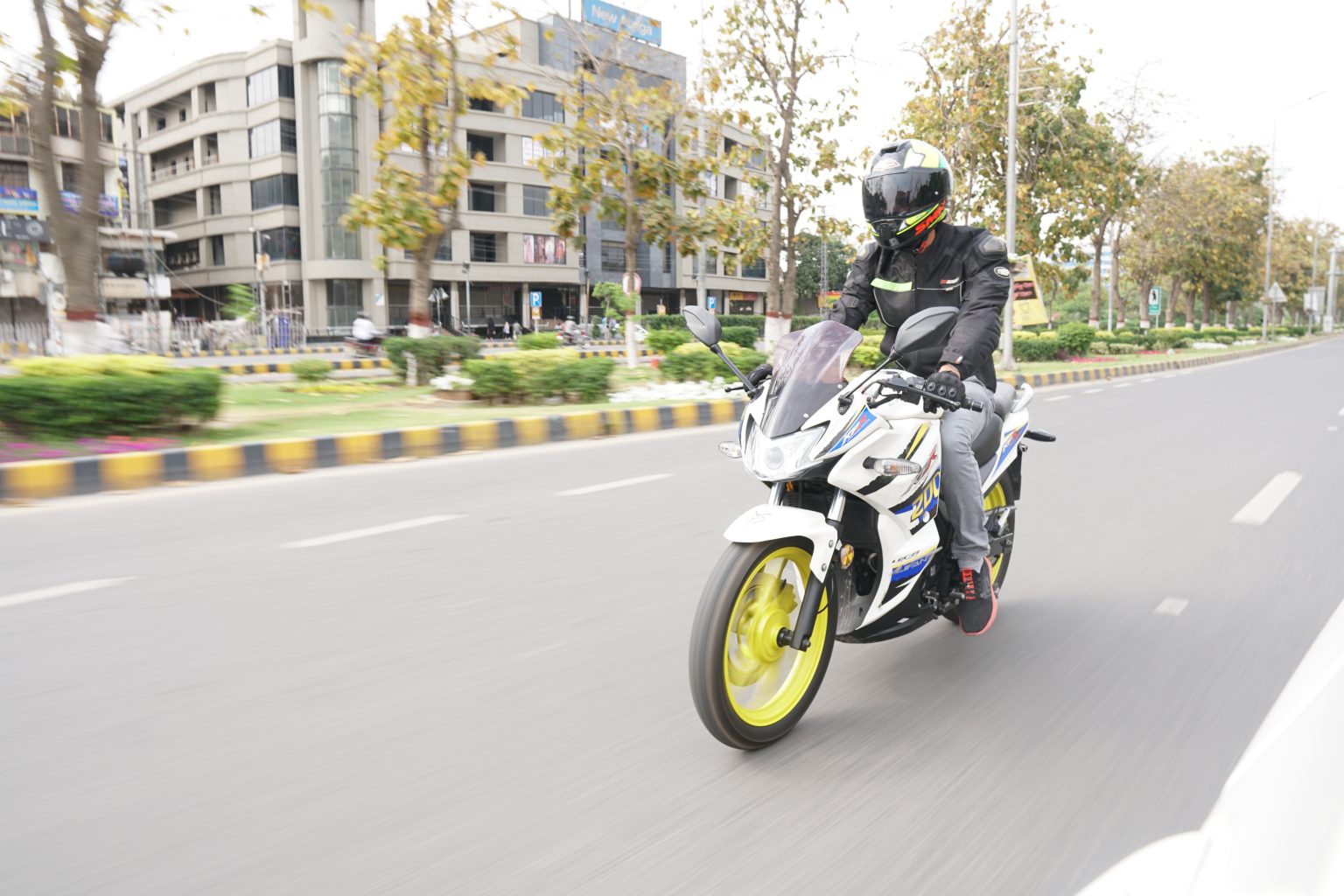 LIFAN KPR 200 BY RAPID RIDES is perfect starter sports bike in Pakistan